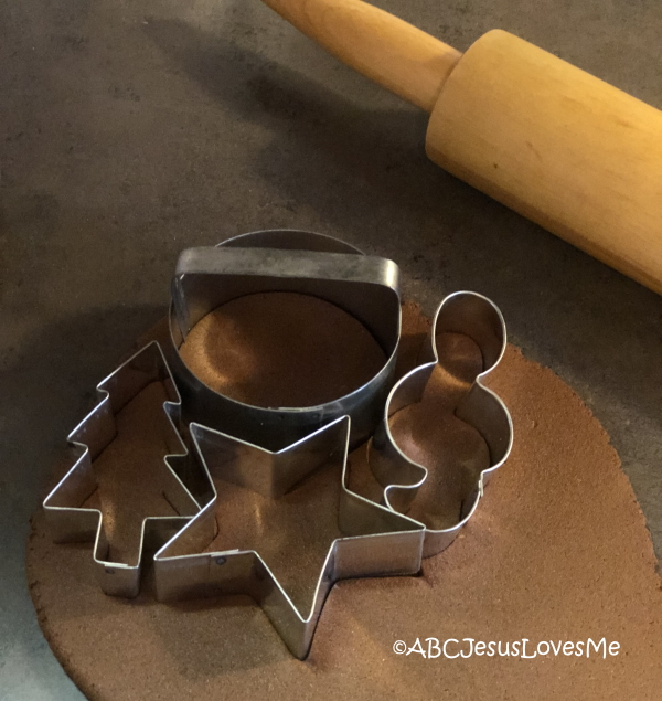 Applesauce Cinnamon Ornaments - Parenting to Impress